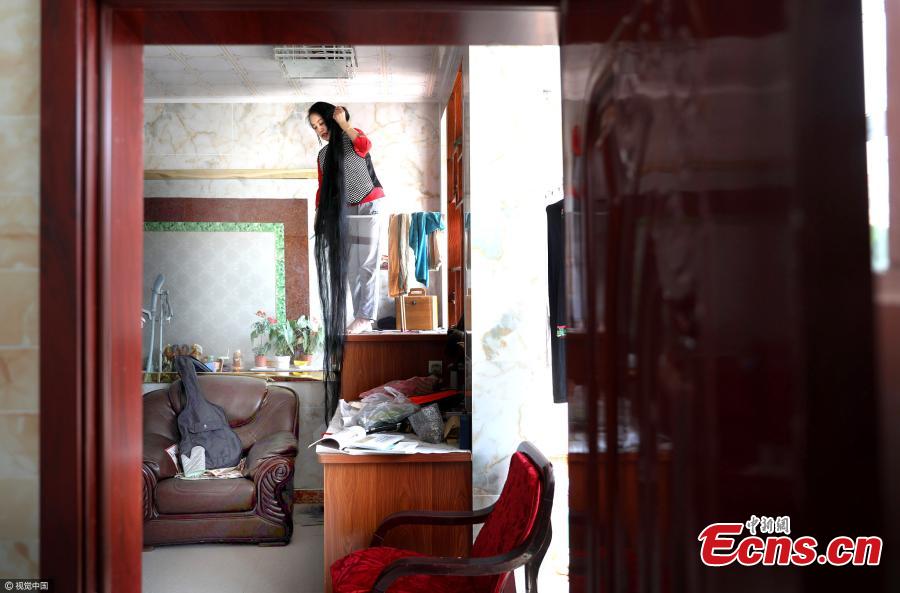 Woman keeps 3-meter-long hair