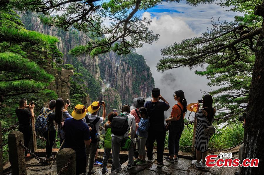 Mount Huangshan reveals stunning beauty after rain