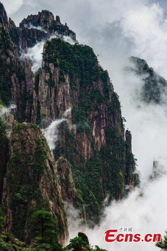Mount Huangshan reveals stunning beauty after rain