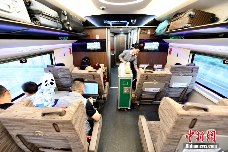 New trains launched on Chengdu-Hong Kong high-speed rail route