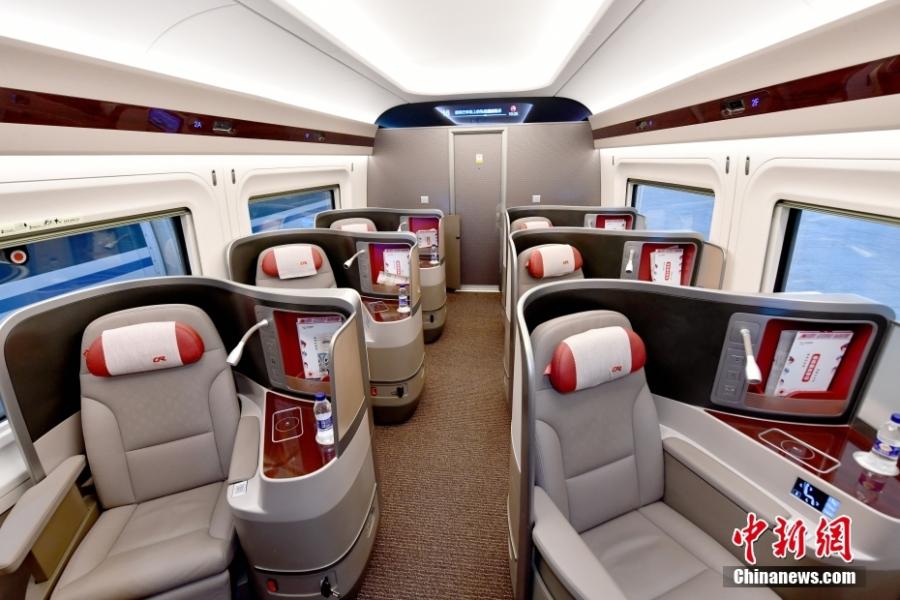 New trains launched on Chengdu-Hong Kong high-speed rail route