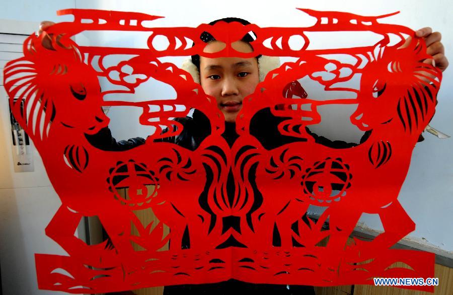 Local students make Chinese paper cuttings to celebrate Spring Festival ...