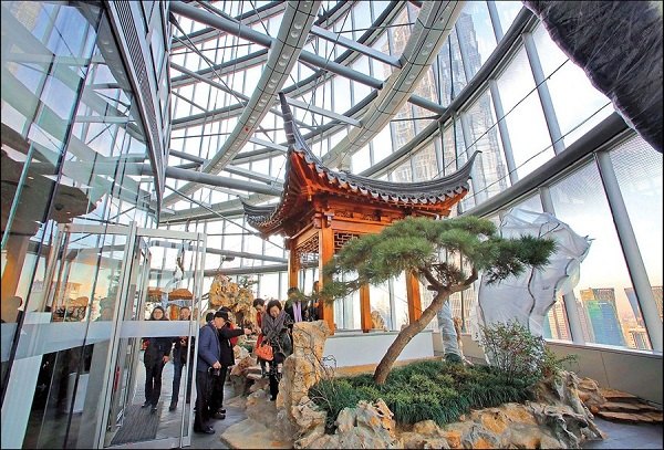 Shanghai Tower gets green gong