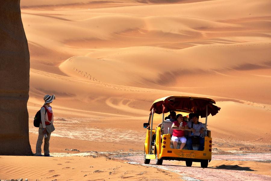 Desert tourism hot in early autumn (4/4) - Headlines, features, photo ...