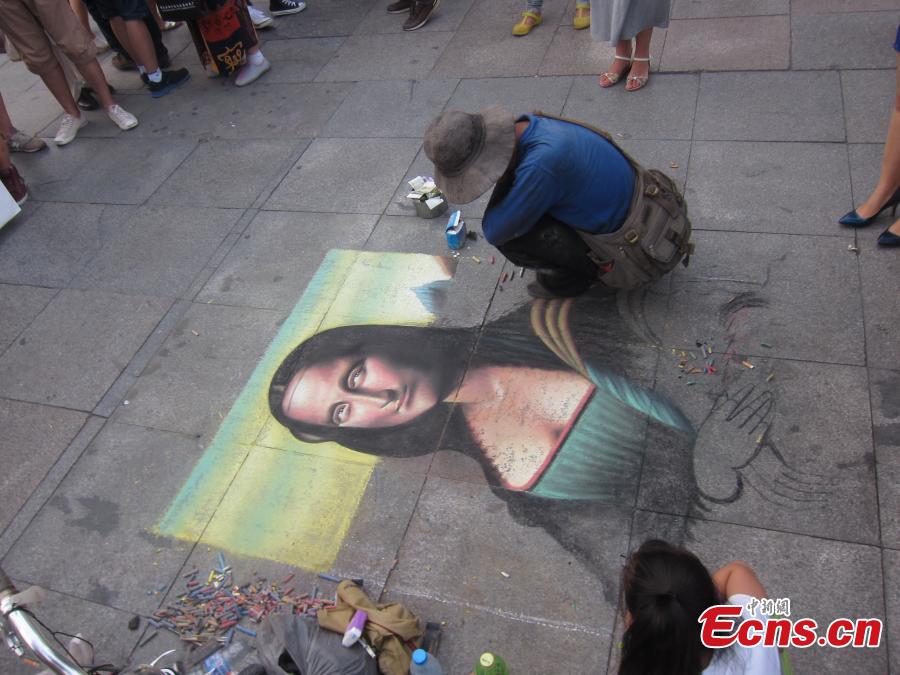 Stunning chalk drawing of ‘Mona Lisa’ on street of NE China city (1/2 ...