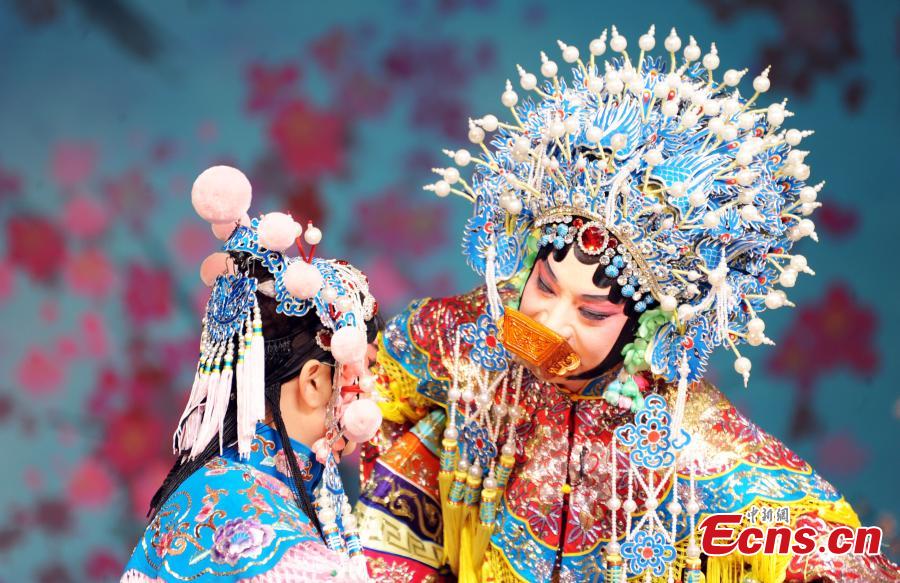 Legendary Peking Opera troupe performs in Washington D.C. (1/4 ...