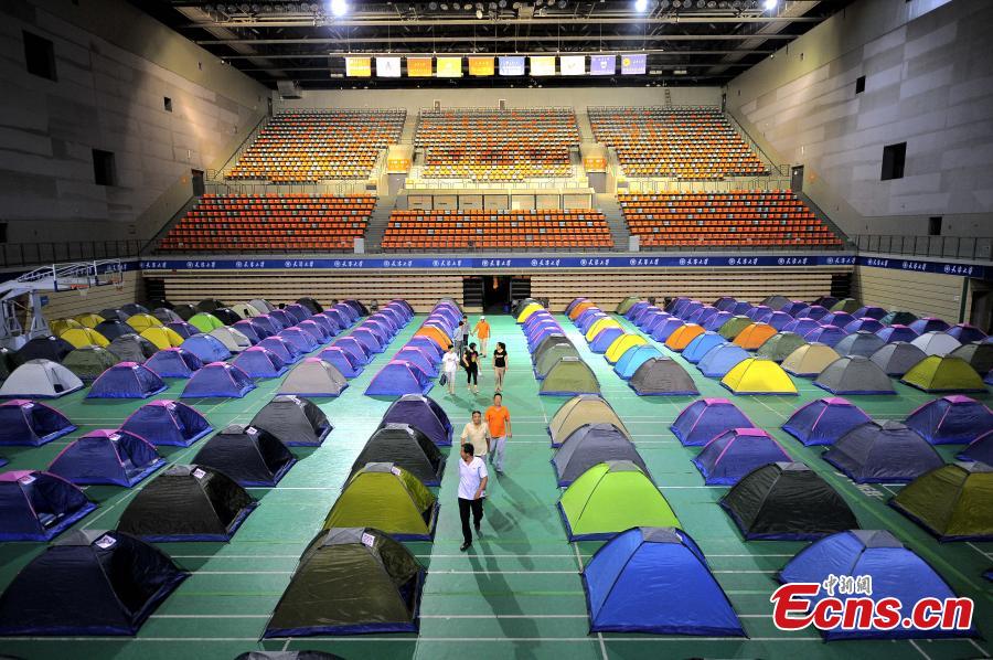 Tents provided at stadium for freshmen' parents (5/5) - Headlines ...