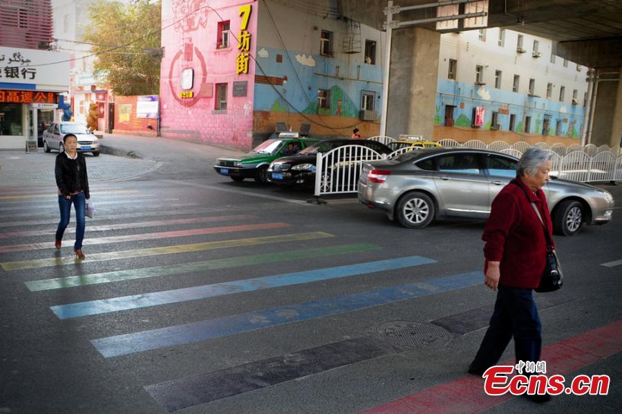 Rainbow beneath feet: Colorful crosswalk in Xinjiang city (5/5 ...