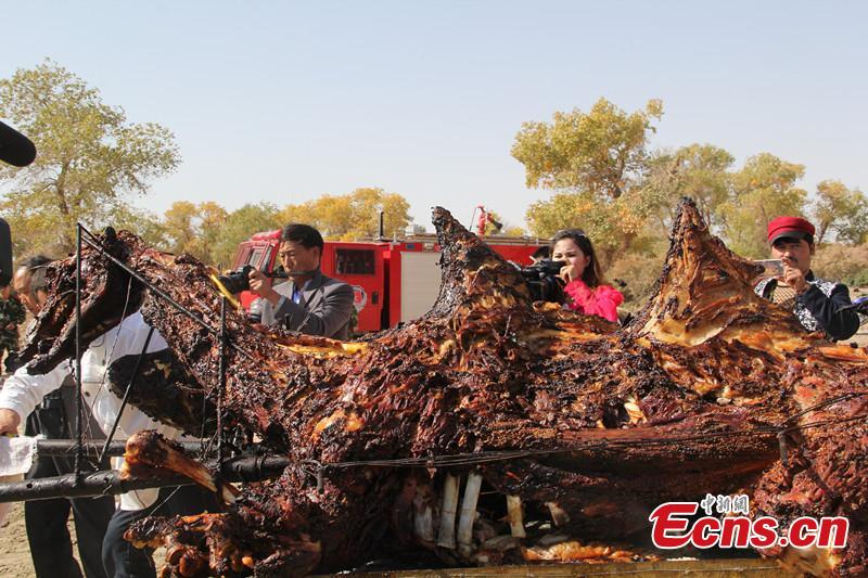 Have a bite on 400-kg grilled camel at Xinjiang massive BBQ(1/2 ...