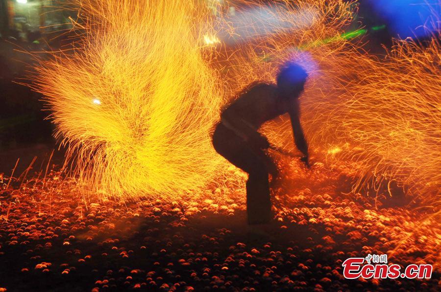 'Fire walking' ceremony held in Zhejiang village(5/9) - Headlines ...
