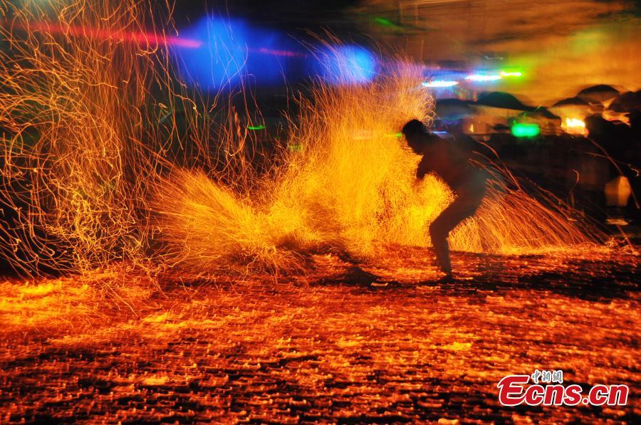 'Fire walking' ceremony held in Zhejiang village(7/9) - Headlines ...