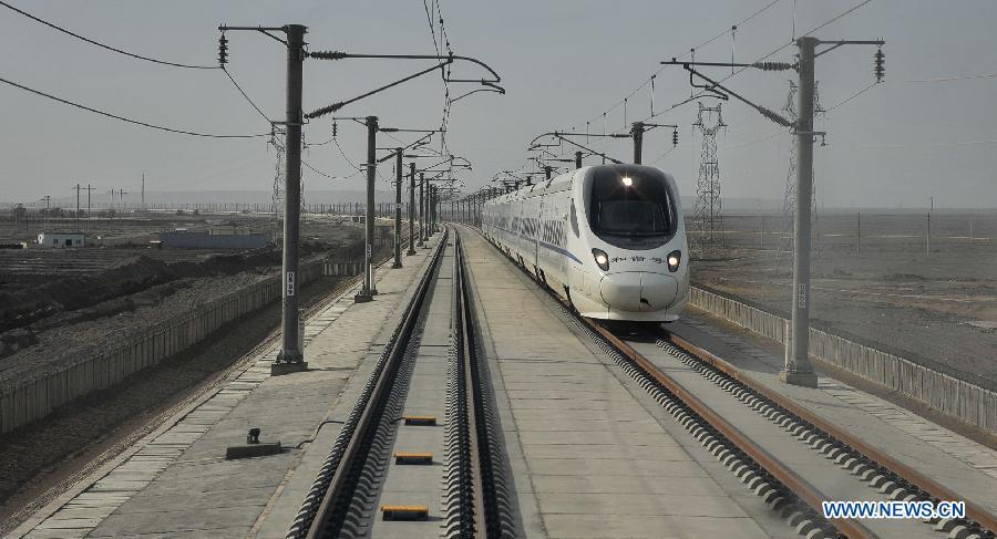 CRH5 bullet train makes trial run in Xinjiang (1/4) - Headlines ...