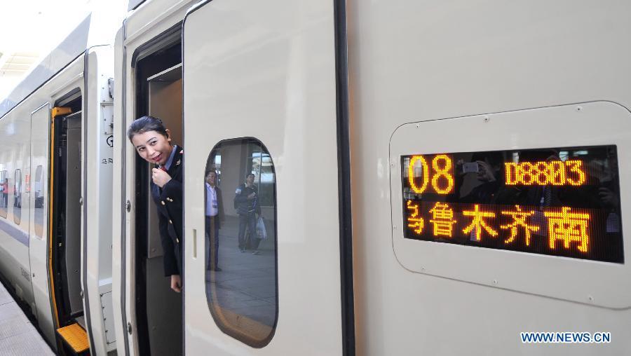 CRH5 bullet train makes trial run in Xinjiang (1/4) - Headlines ...