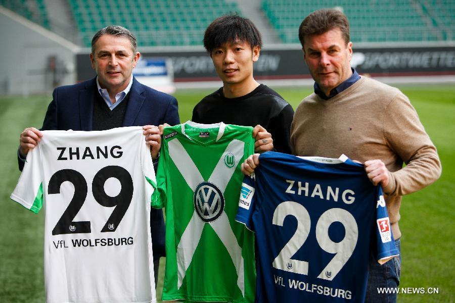 Beijing's Zhang Xizhe attends press conference in Wolfsburg(3/4 ...