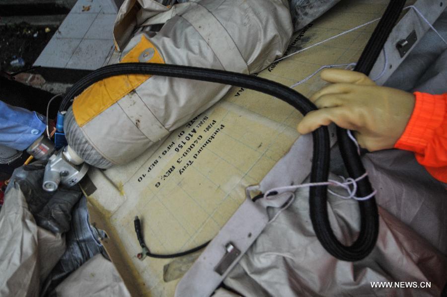 Bodies, debris of QZ8501 arrive in search center(8/8) - Headlines ...