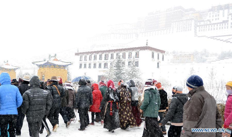 Lhasa witnesses year's 1st snowfall(1/7) - Headlines, features, photo ...