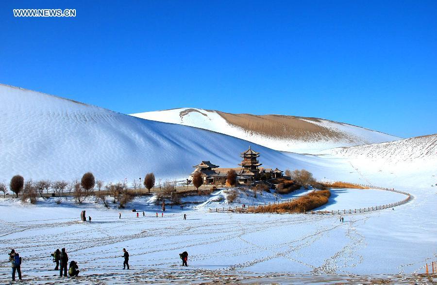 Mingsha Mountain, Yueya Spring oasis covered by snow(1/3) - Headlines ...
