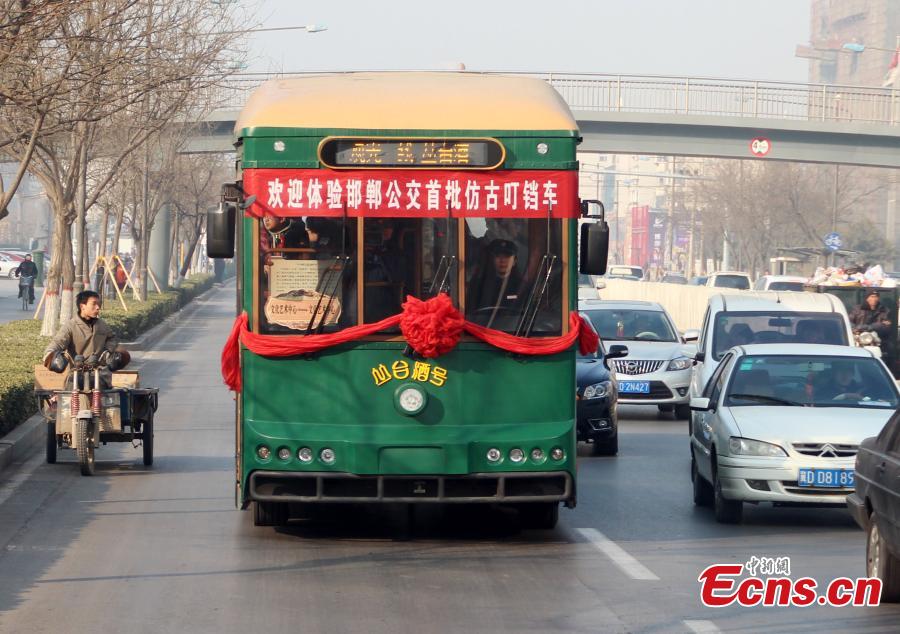 Buses with classic look come into use in N China city(1/4) - Headlines ...