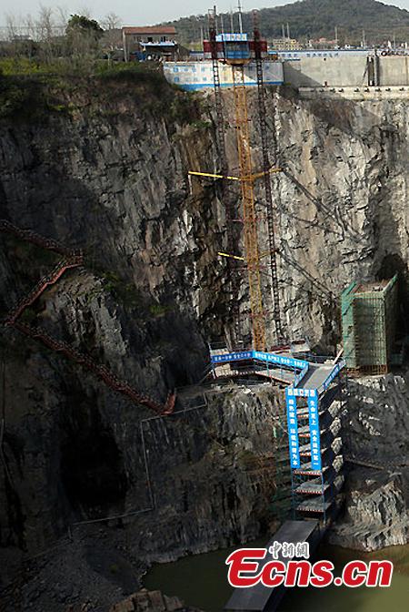 Green protective wall under construction for 'Deep Pit' hotel (3/3 ...