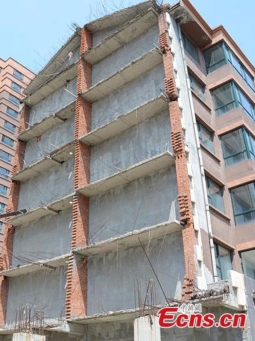 Half-finished building goes viral on Internet(1/3)