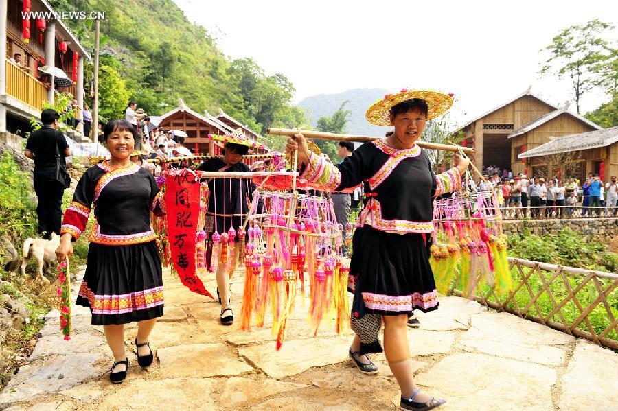 Yao people celebrate Danu Festival in S China(3/6)