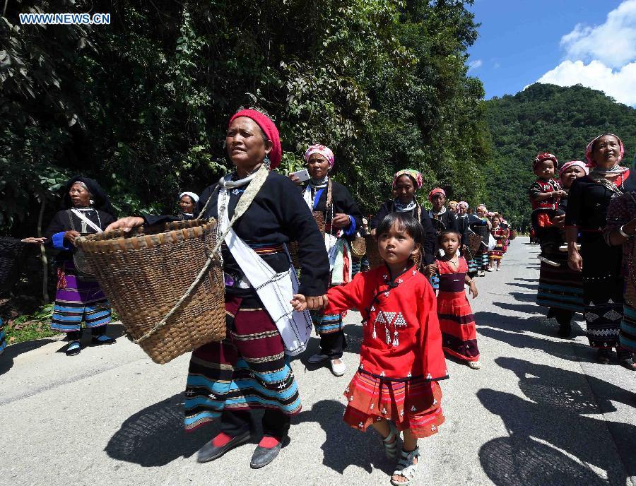 Wa ethnic people celebrate 'New rice' festival in Yunnan(9/10)