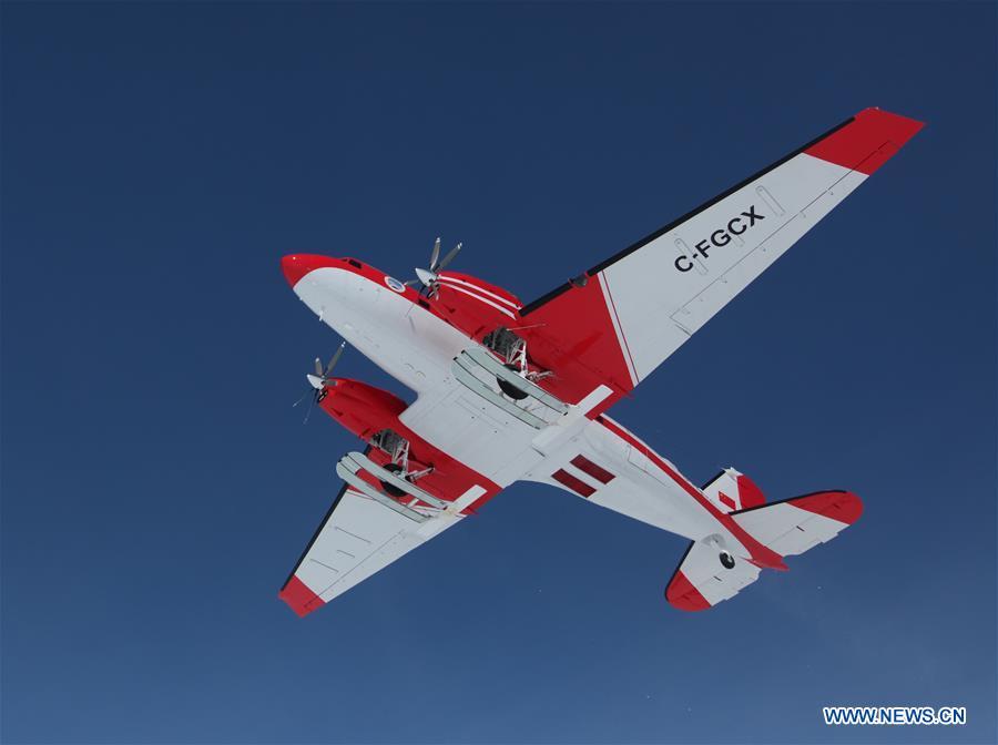 China's first polar airplane conducts successful trial flight(1/8)