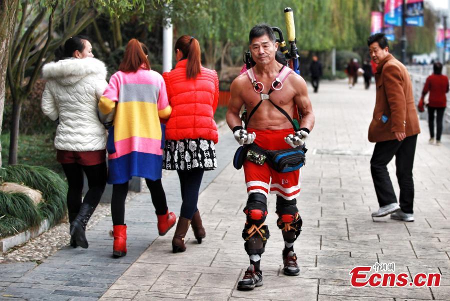 62-year-old muscular man goes viral(2/4)