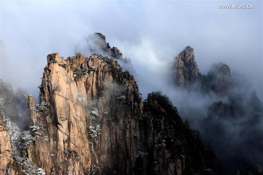 Sea of clouds at Huangshan Mountain in Anhui(9/10)
