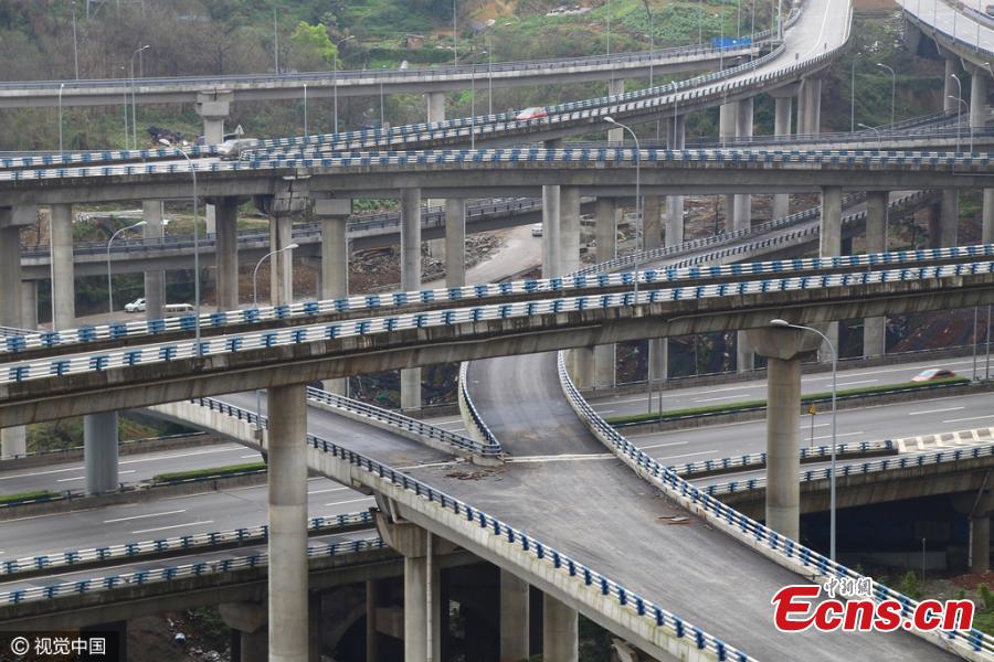 Multi-level overpass built in Southwest China city(3/3)