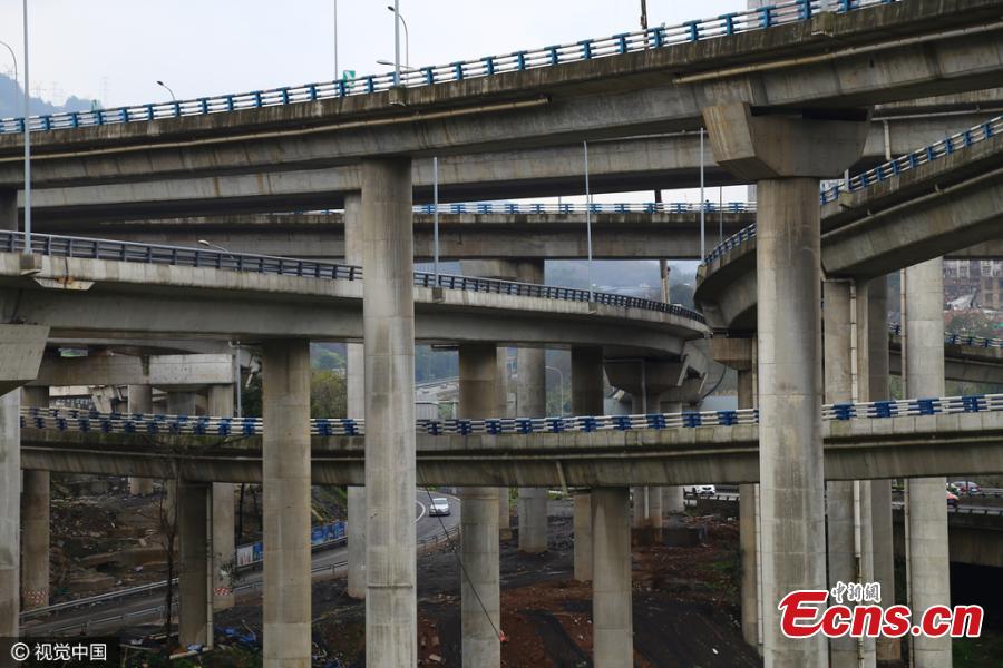 Multi-level overpass built in Southwest China city(3/3)
