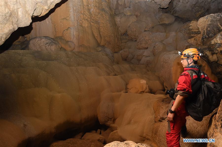 A look of world's largest cave chamber in Guizhou(3/12)