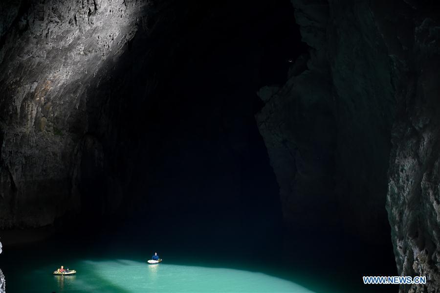A look of world's largest cave chamber in Guizhou(8/12)