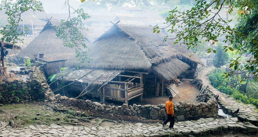 China's last primitive tribe in Wengding Wa Village(7/7)