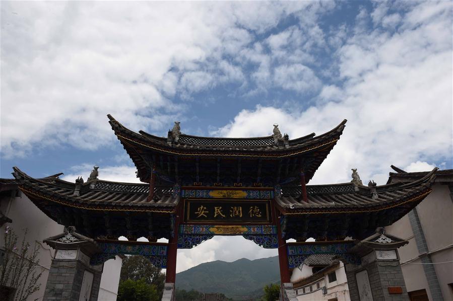Tourists visit Guanglu ancient town in SW China's Yunnan (1/10)