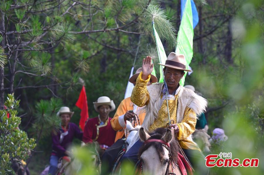 Mosuo people celebrate folk festival(1/6)
