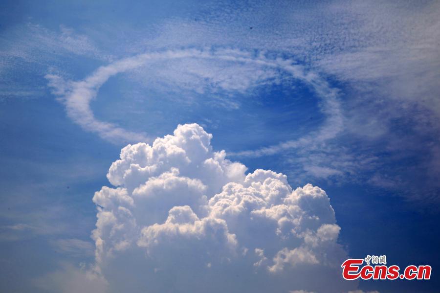 Ring-shaped cloud over East China city(1/3)