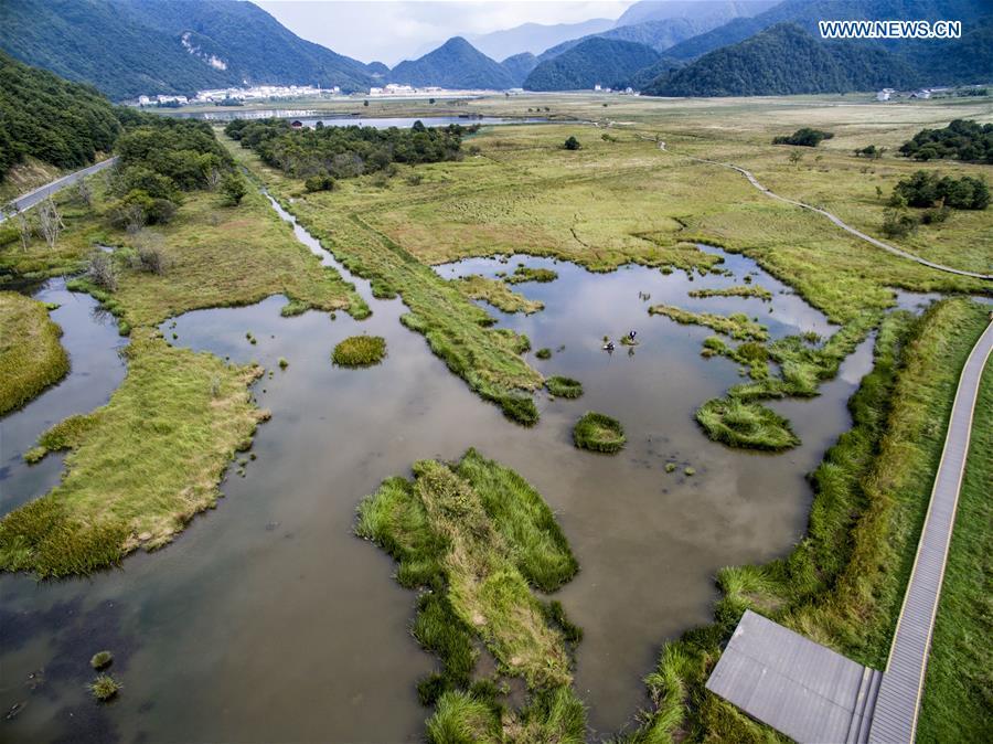 Scenery of Dajiu Lake in Hubei(1/7)
