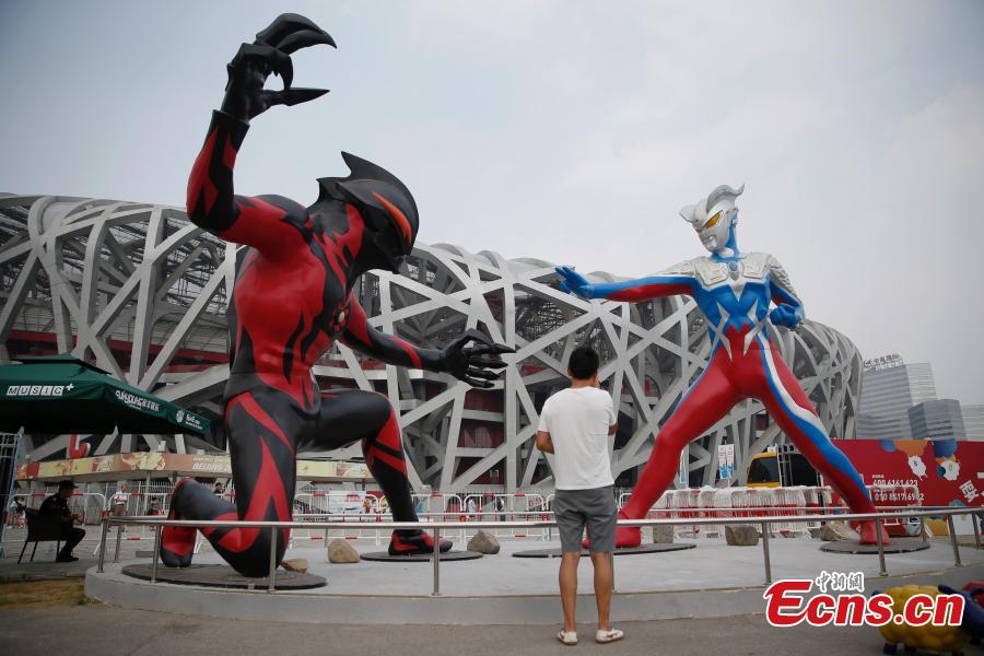 Ultraman lands near Bird's Nest(2/3)
