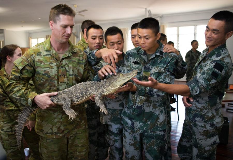 Chinese, U.S., Australian soldiers survive in Australian outback(7/11)