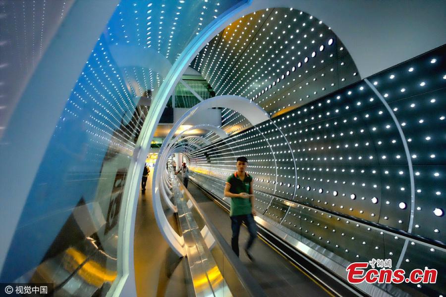 Fancy 'time travel' tunnel opens at Guangzhou airport(1/4)