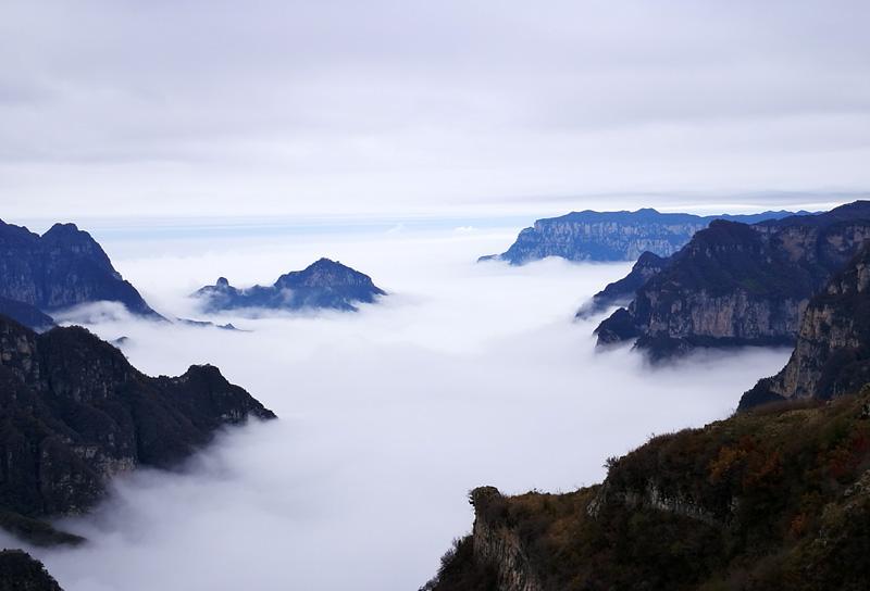 Sea of clouds over Wangmangling Mountain(1/8)