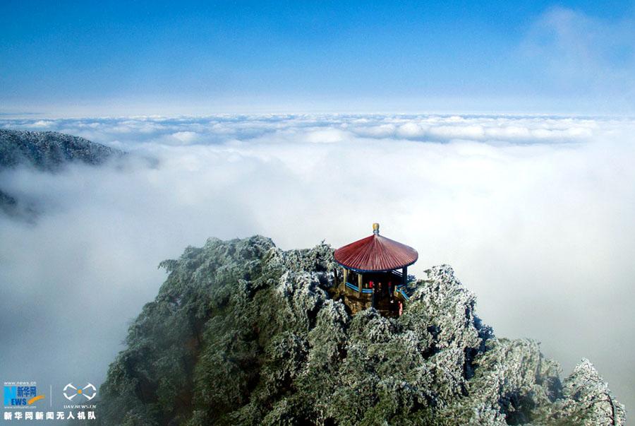 Fantastic ice-frosted scenery on Mount Lu in Jiangxi(1/10)