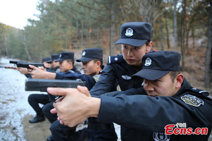 Post-90s female SWAT instructor in Hohhot(1/7)
