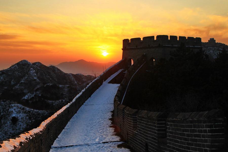 Wondrous winter sunrise and sunset at Jinshanling Great Wall(2/8)