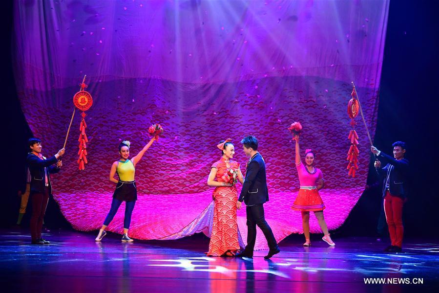 3rd Chinese acrobatics art festival held in Luoyang (1/6)