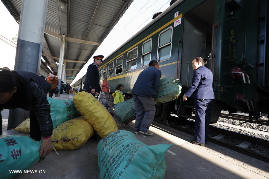 Slow-speed green train runs through poverty areas of Daliang Mountains ...