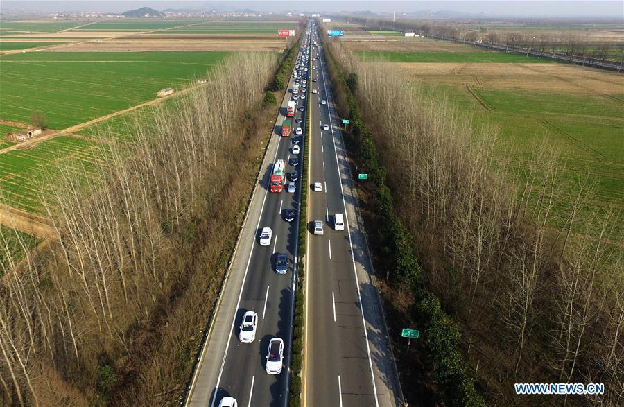 Aerial photos show traffic flows on Shanghai-Chengdu Expressway (1/7)