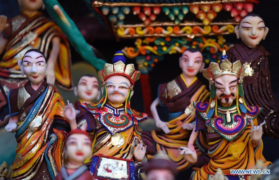 Butter sculptures of Buddha figurines exhibited at Taer Monastery(4/7)