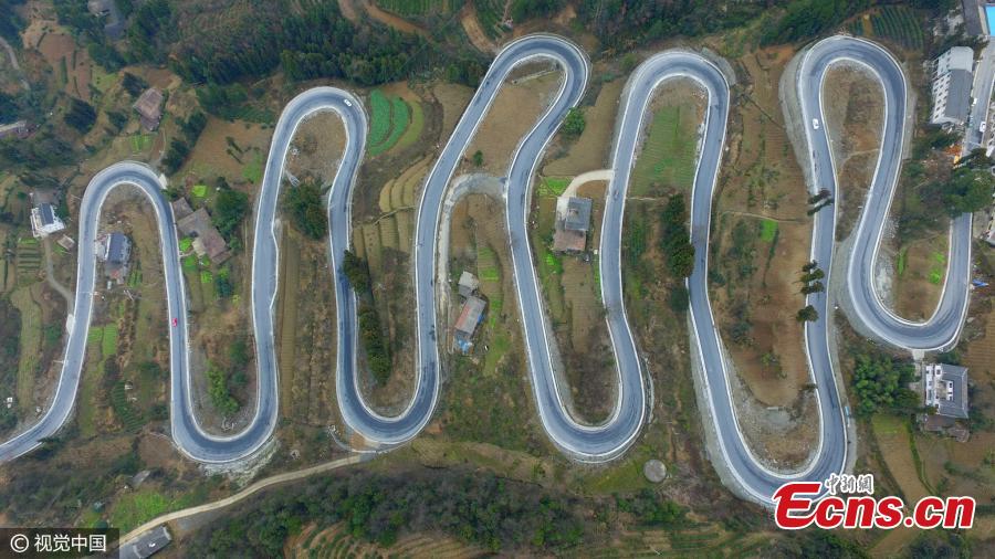 Mountain road known for sharp bends (1/3)